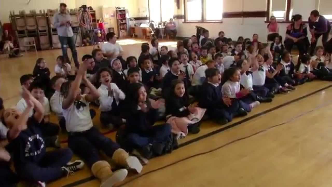 Green Golly thrills kids and teachers in Chicago Schools - YouTube