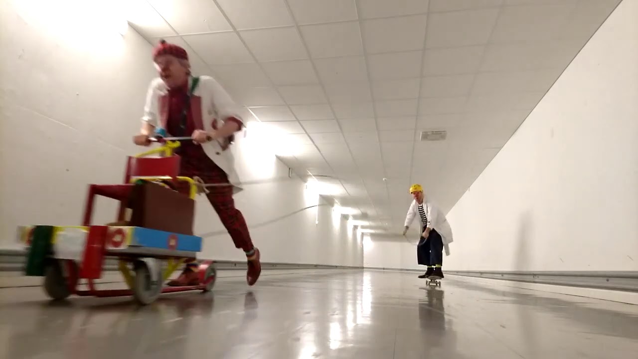 Vad händer i sjukhusets kulvert? | Clownkliniken - YouTube
