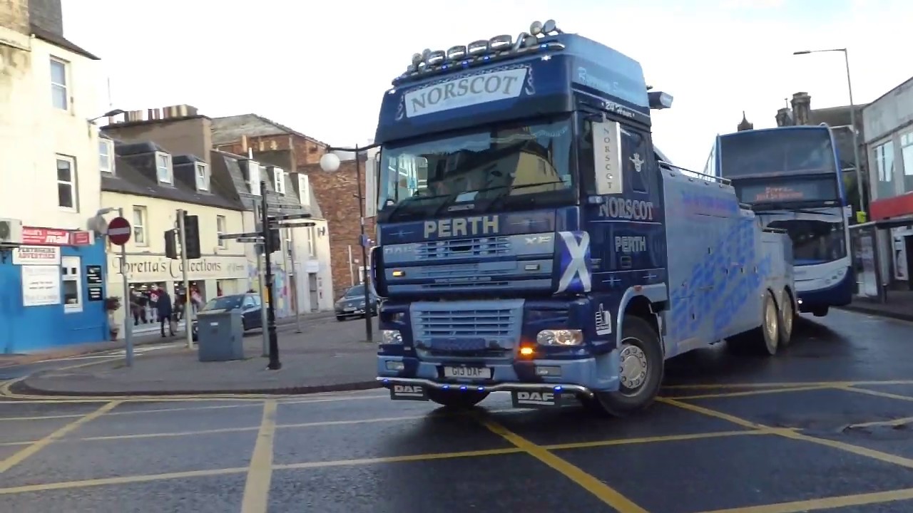 DAF Heavy Recovery Truck Towing Double Decker Bus Perth Scotland - YouTube