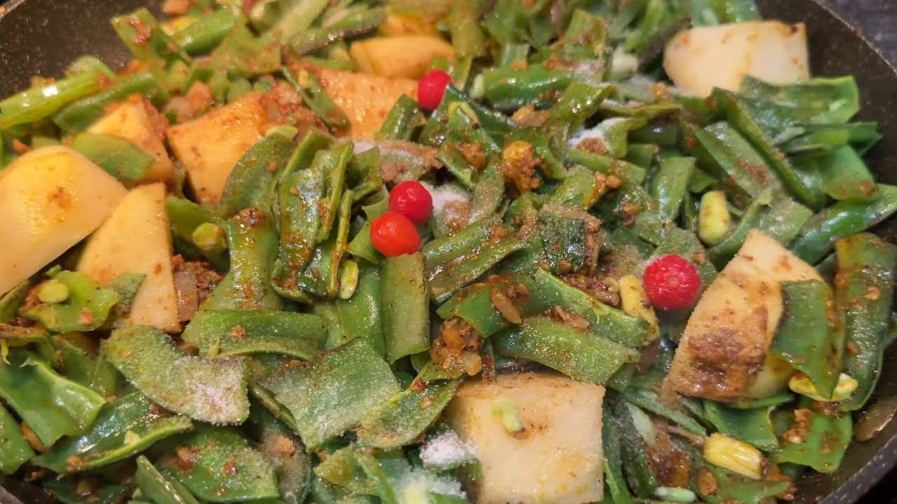 Saime Curry with Guyana White Belly Shrimp and Potato - YouTube