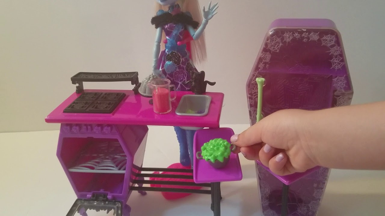 Monster High Home Ick Classroom opening and review - YouTube