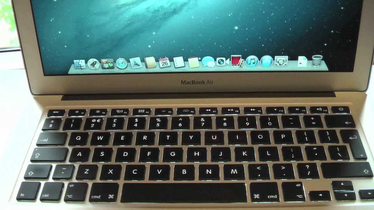 MacBook Air un-boxing 2012 - YouTube