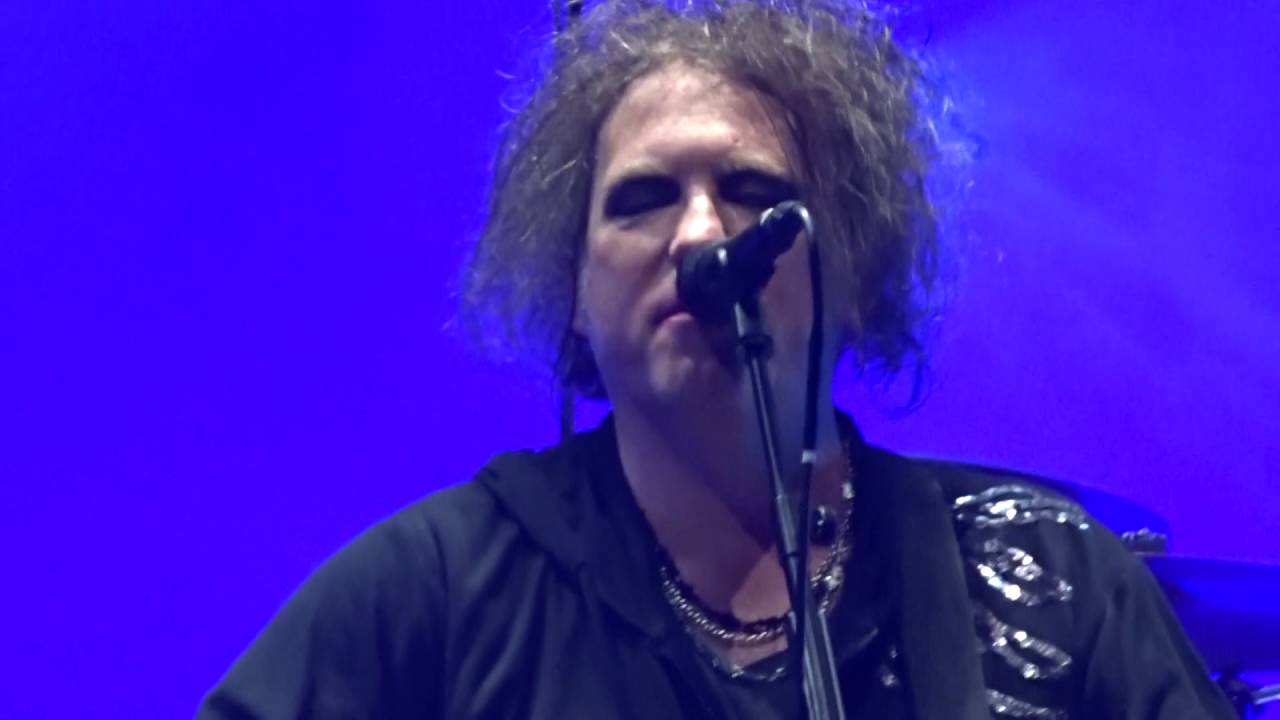 The Cure in Honolulu Friday I'm in Love - YouTube
