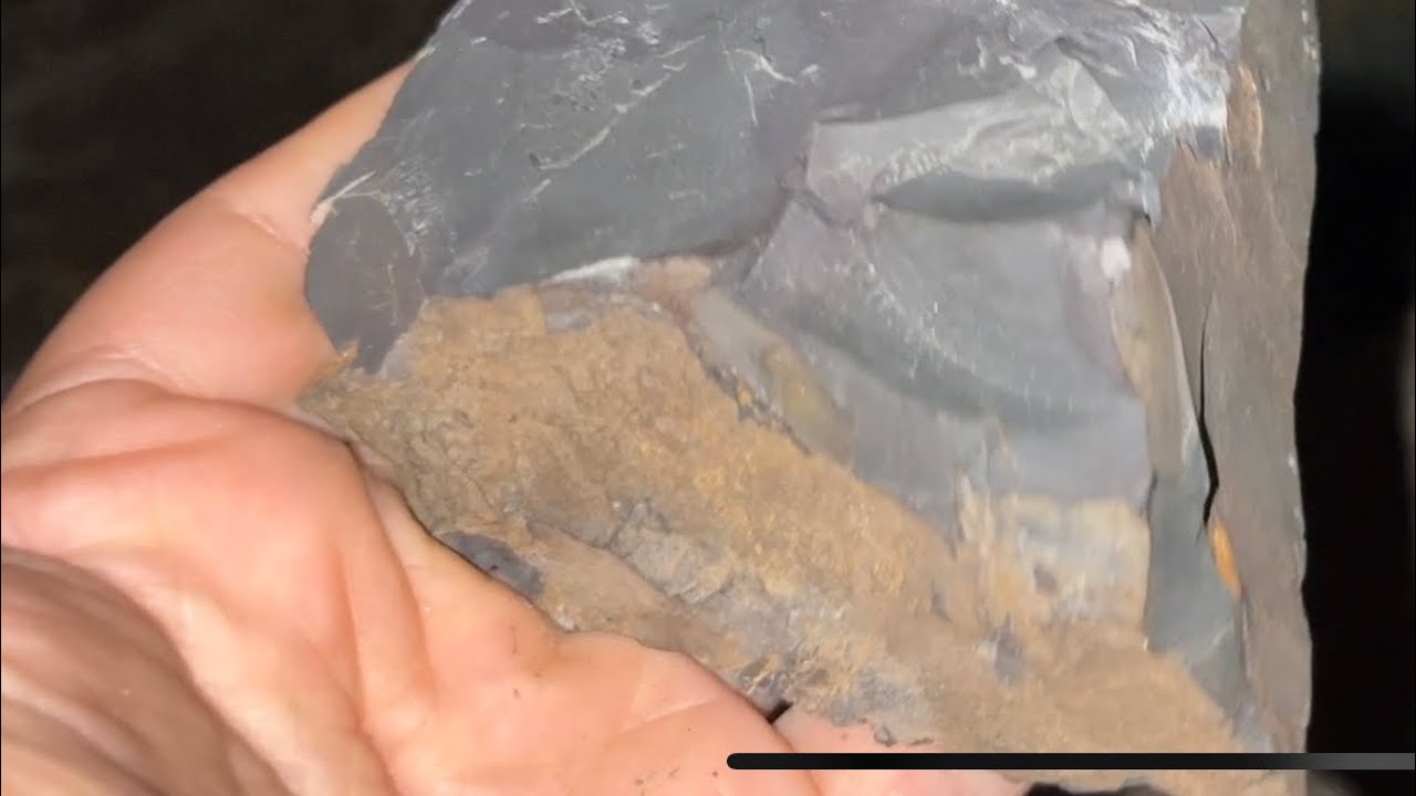 Flintknapping the impossible #4: green and black damaged Normanskill ...