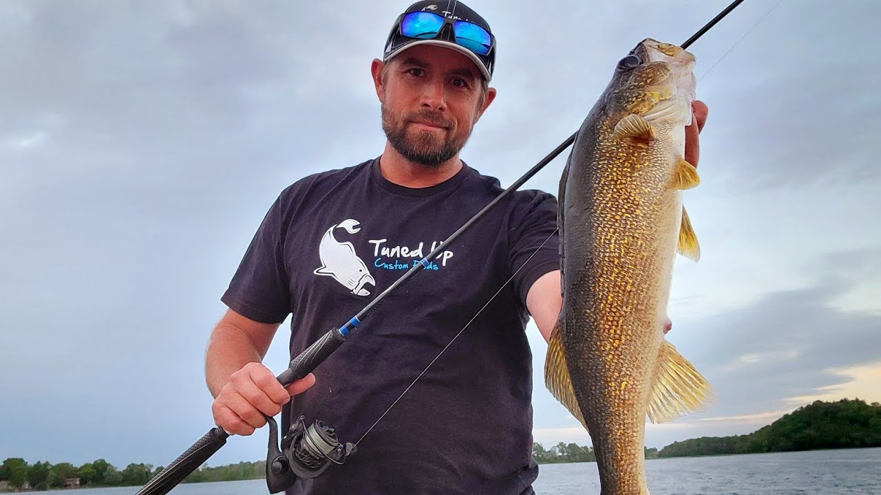 Walleye Fishing made Easy (Casting Lindy Rigs) - YouTube