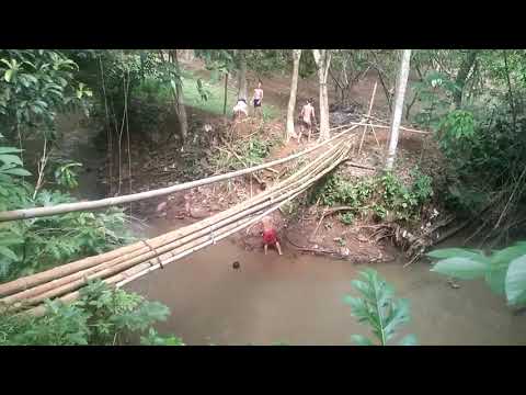 Mandi di kali Pengasinan