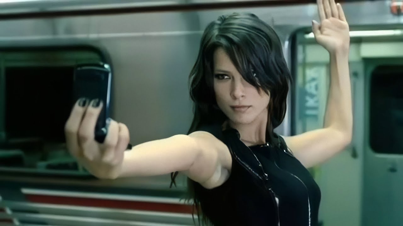 Motorola Razr 2 V9 Commercial [Full HD] - YouTube