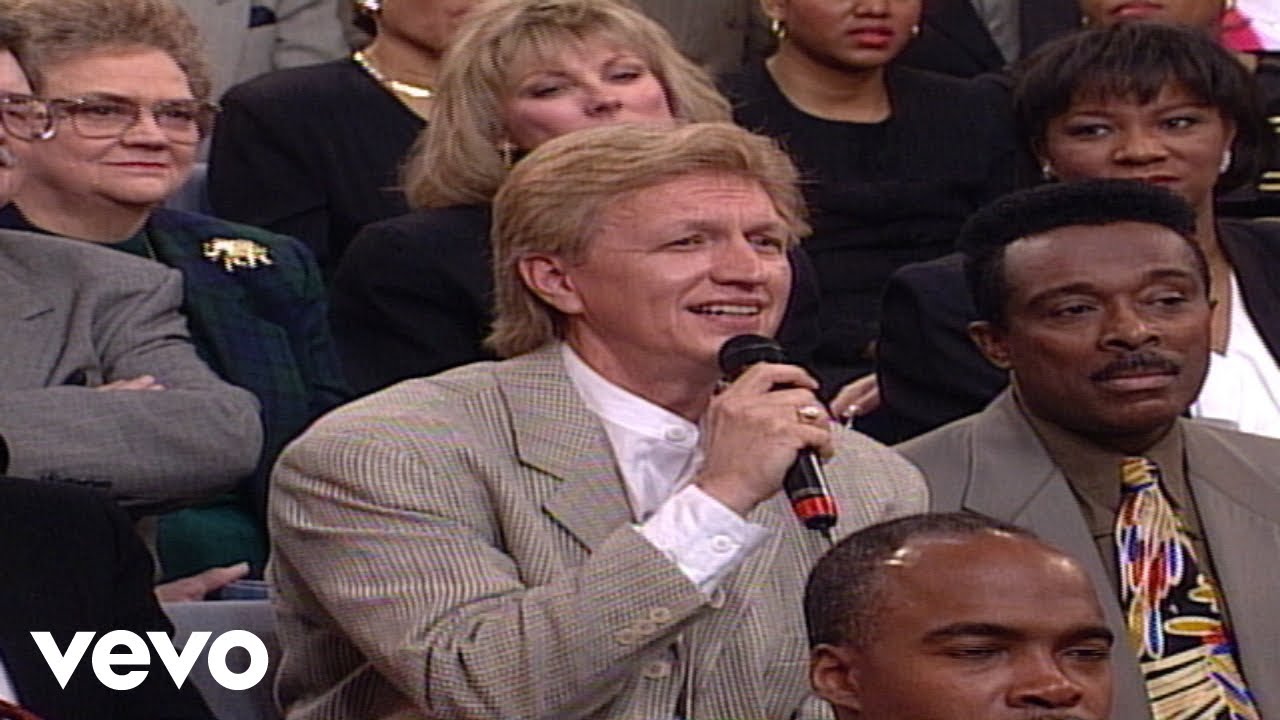 Bill & Gloria Gaither - His Hand in Mine [Live] ft. Terry Blackwood ...