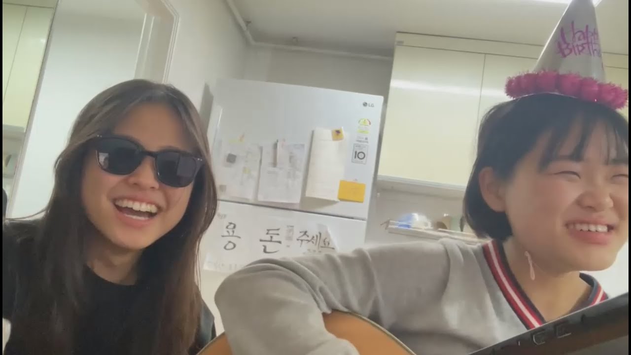 뉴진스 - Ditto - YouTube