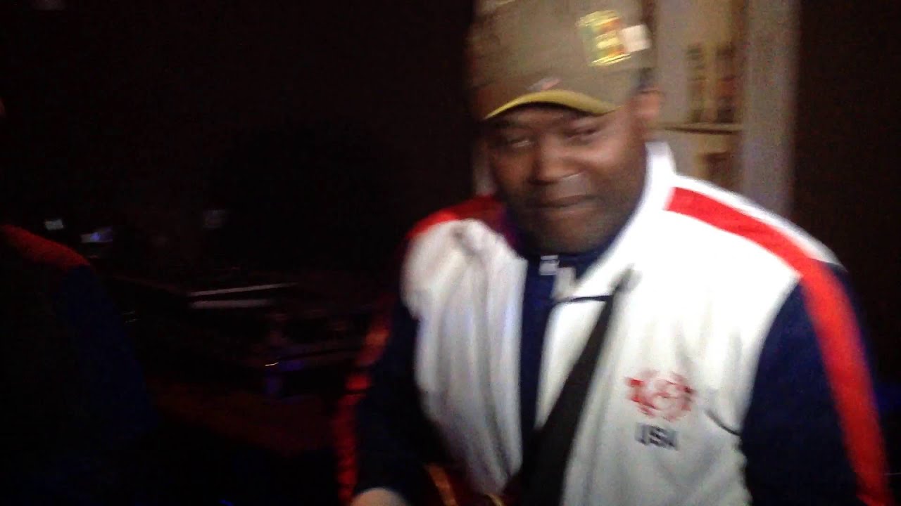 Africa Jambo band live@big mommas MK take2 - YouTube