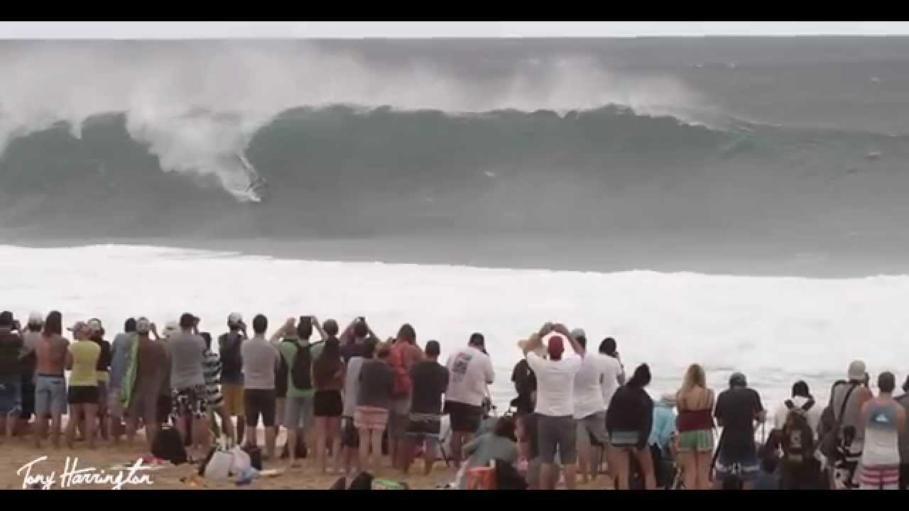 Kelly Slater takes out Round 2 with Barrel and Freestyle surfing - YouTube