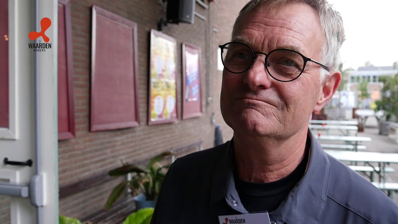 Jos van Hezewijk over schuld en oorlog na debatcafé - YouTube