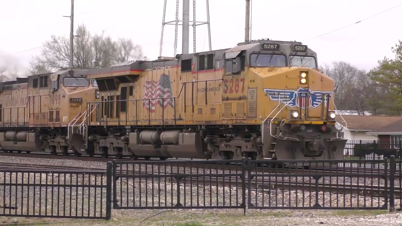 Friendly Engineer! UP 5287 South - Elkhart, IL - YouTube