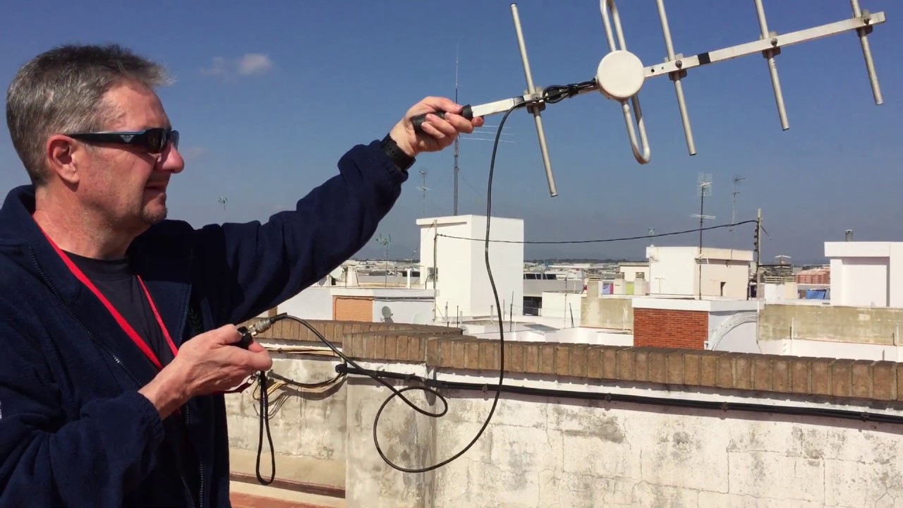 Contacto ARISS,Thomas Pesquet FX0ISS - YouTube