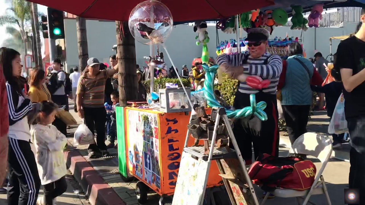 Carnival Clown Balloon Man - Making a Mermaid - 2020 Lunar New Year ...