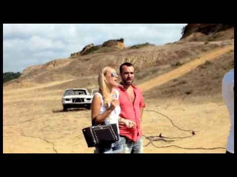 Demet Akalın  -  Sepet Kamera Arkası Tersten