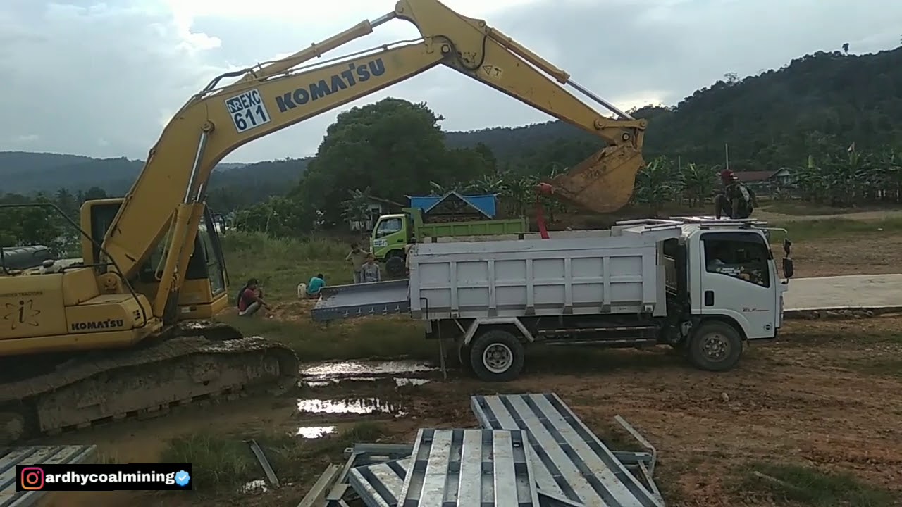 Truk loading besi jembatan dan keberangkatan - YouTube