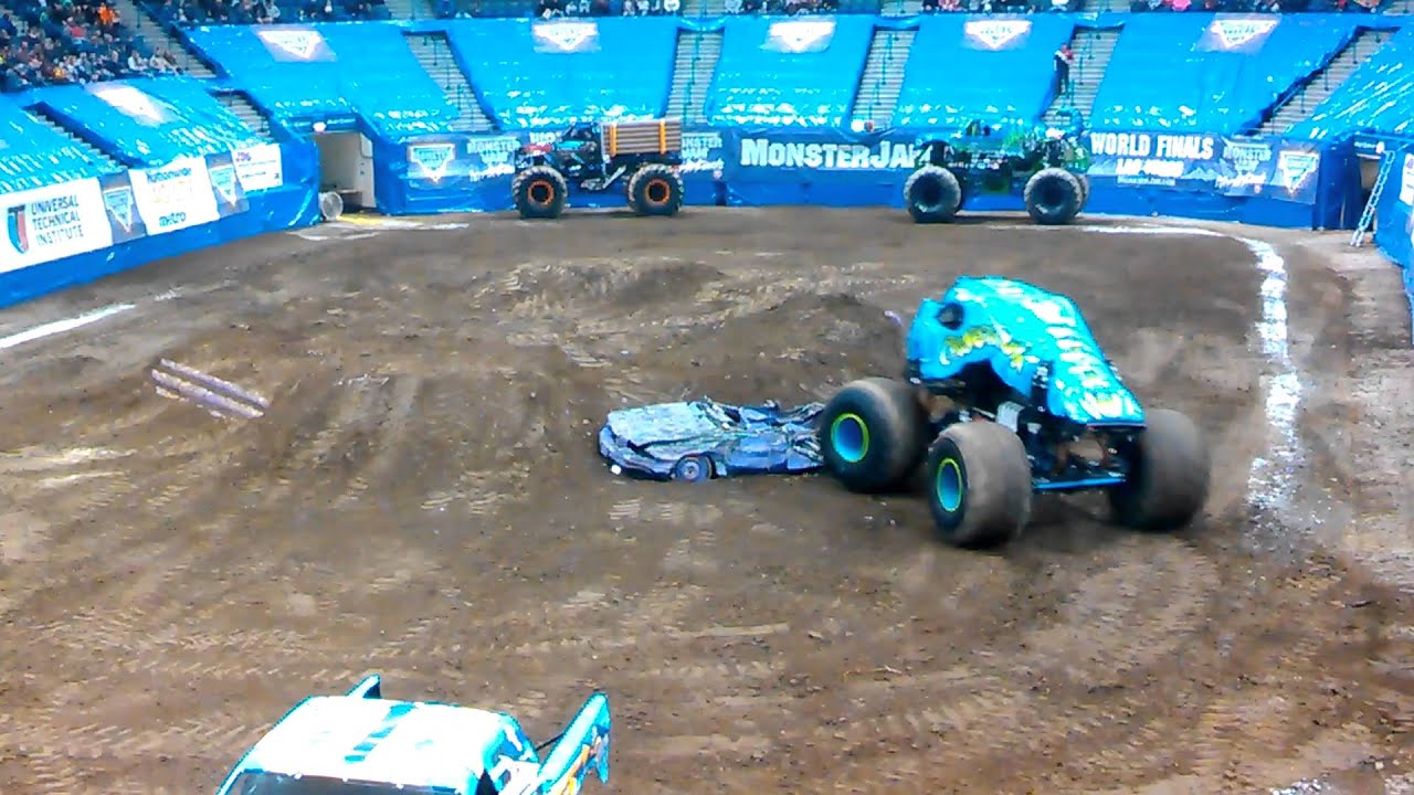 Monster Jam 2016 XL Center SICK Freestyle - YouTube