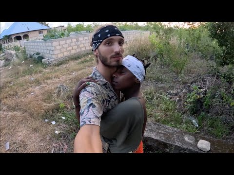 Tanzanian Girl Invites me to her house in Zanzibar! 🇹🇿