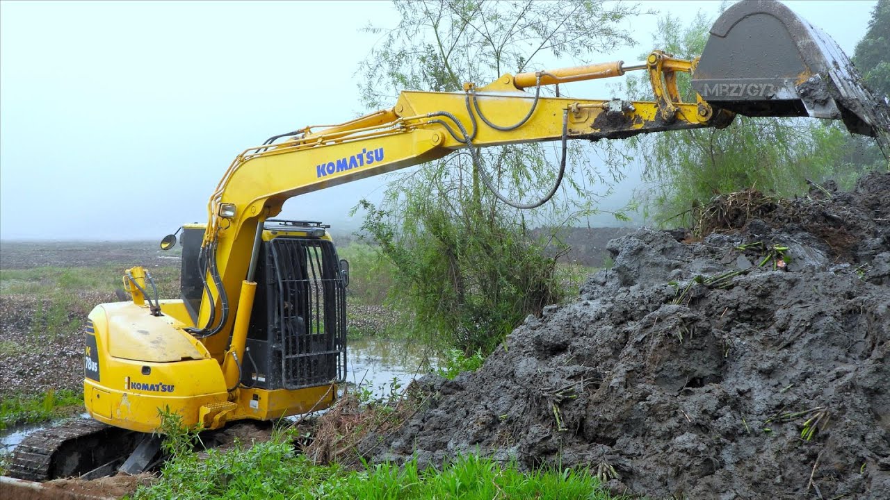 Mini Excavator Digging Mud Pond Sedimentation - YouTube