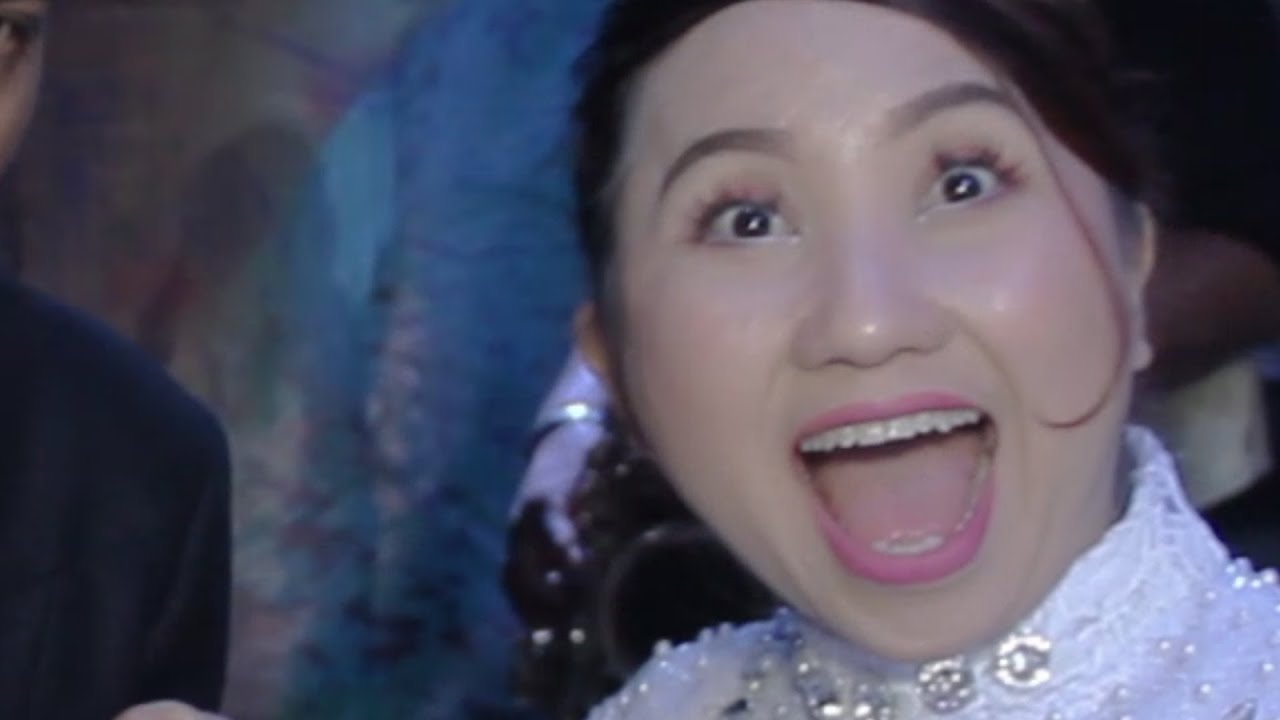 UPIK ISIL TAK TUNTUANG LUAR BIASA DENGAN GAYA PANGGUNG BERBEDA - YouTube