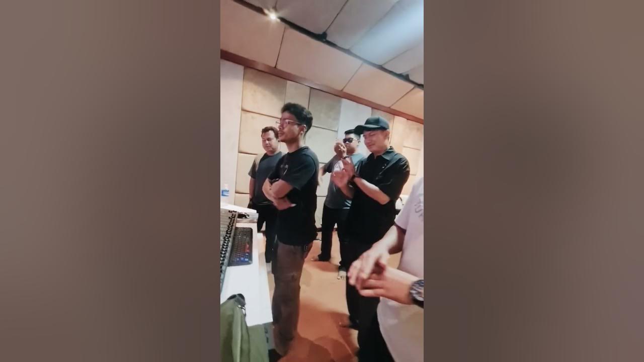 កុំជឿពួកក្រុមឧទ្ទាម | Bros Mao, @TouchPhira Bo Vannara - YouTube