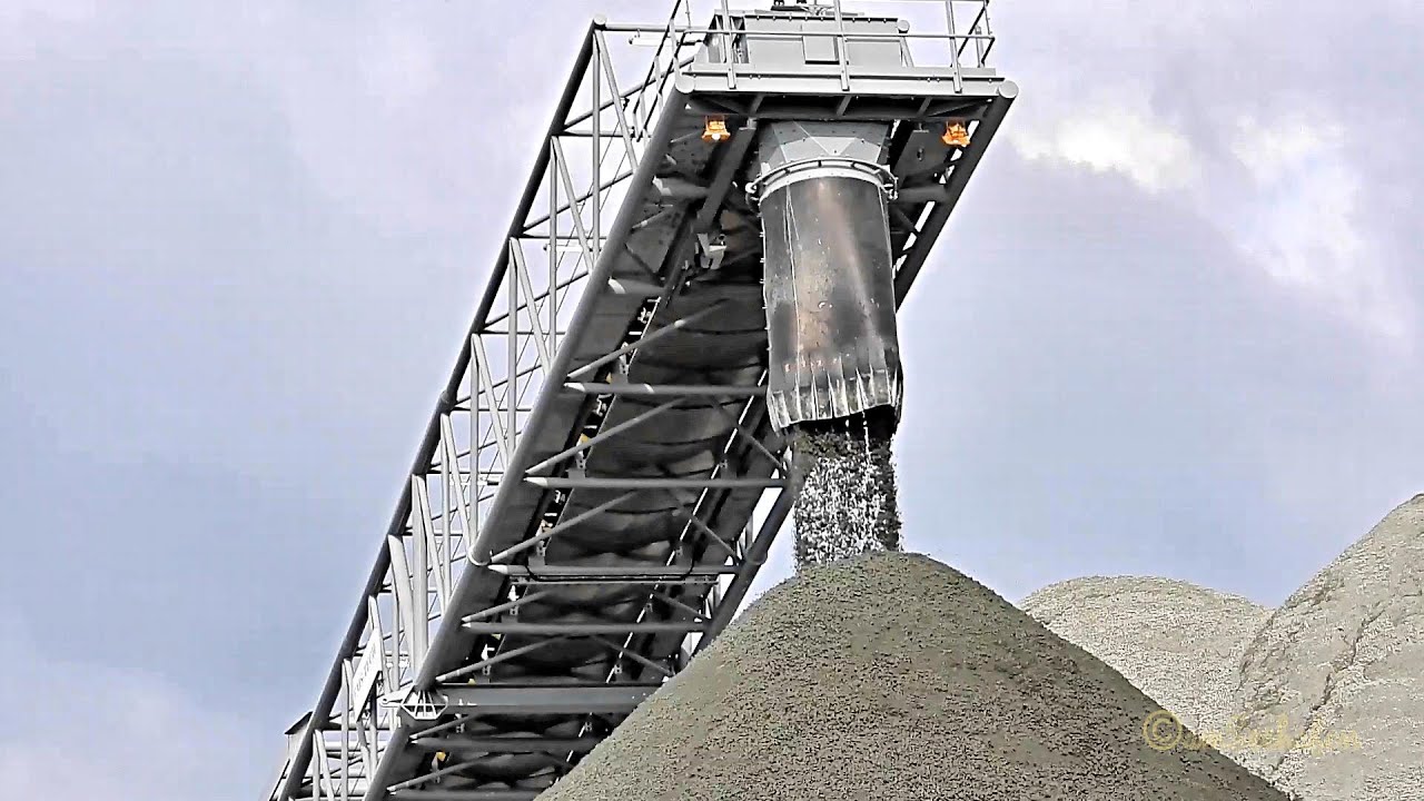 Selbstentlader STARNES Emden Südkai bulk self discharger unloading ...