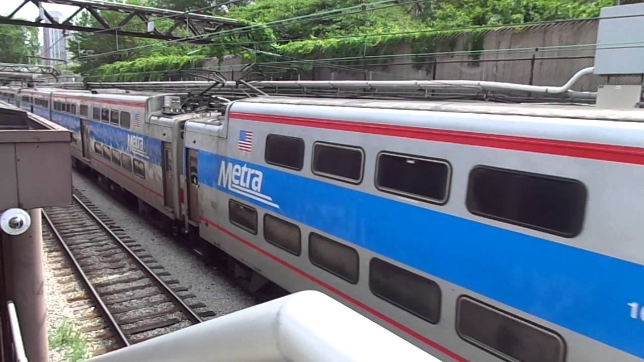 Metra electric highliner #1515 leads an outbound arriving at Van Burren ...