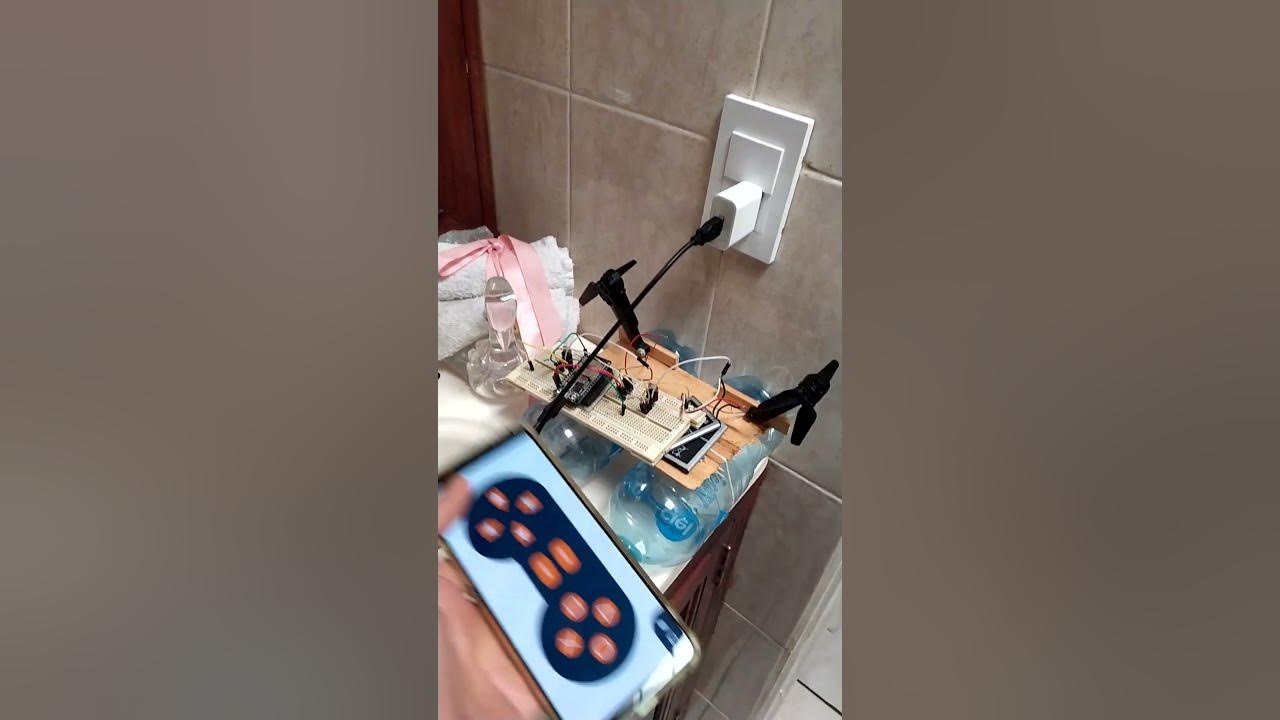 boat catamarán RC esp32 with DABBLE app - YouTube