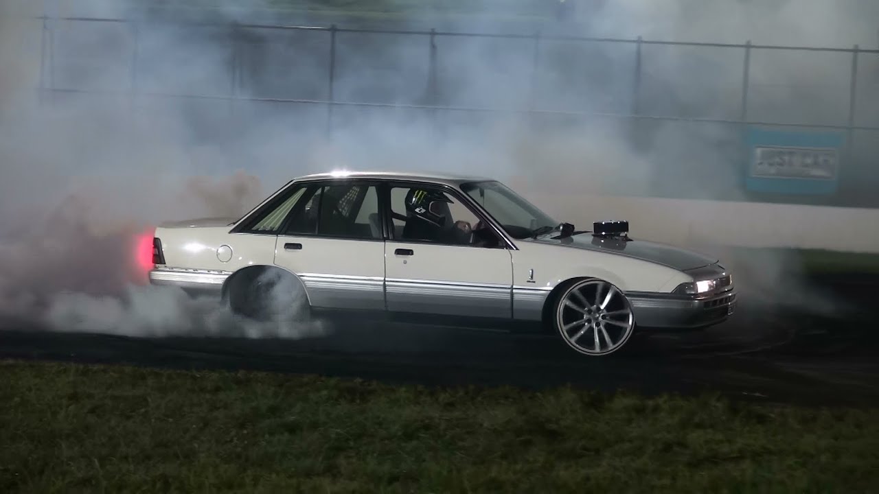 VL V8 CALAIS BURNOUT AT POWERCRUISE #41 SYDNEY MOTORSPORT PARK 2013 ...