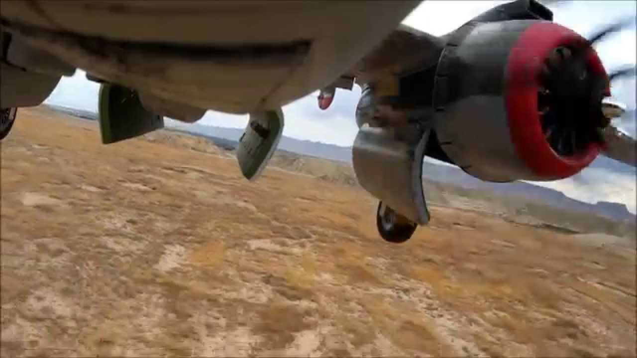 X-UAV Airwing WW2 B25 Mitchell RC Bomber Parchute Jump Landing Mishap ...