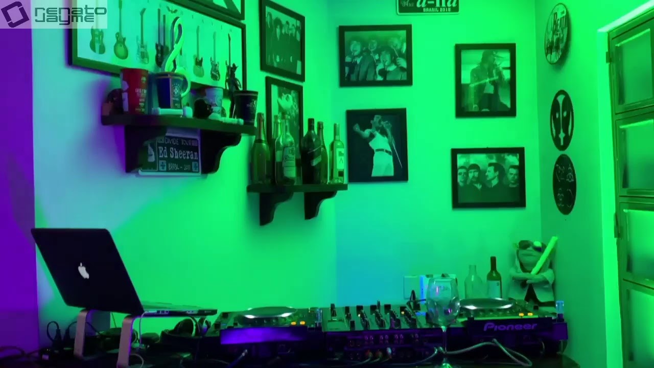 PRIVATE PARTY LIVE ANDREA 47 - YouTube