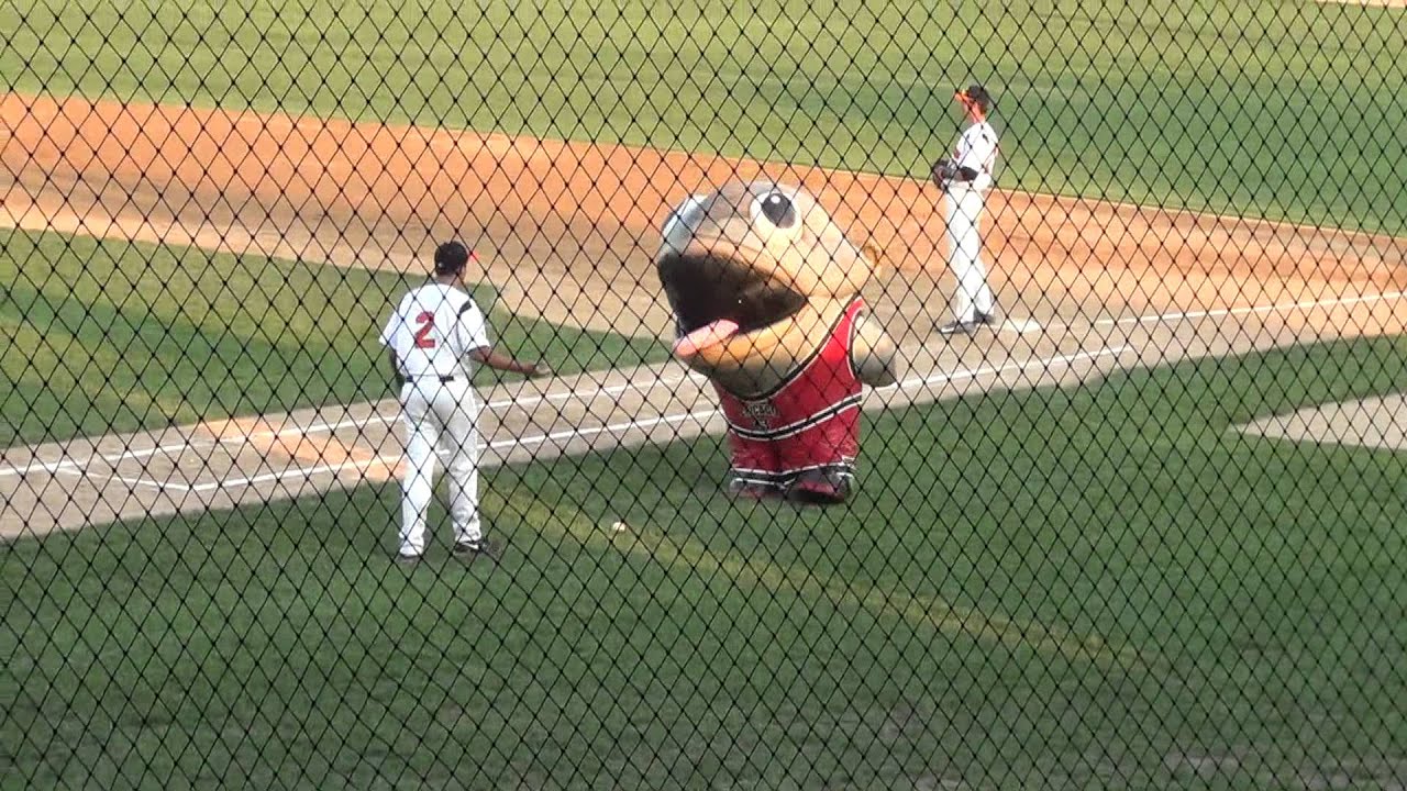 Mackeral Jordan eats the ump! - YouTube