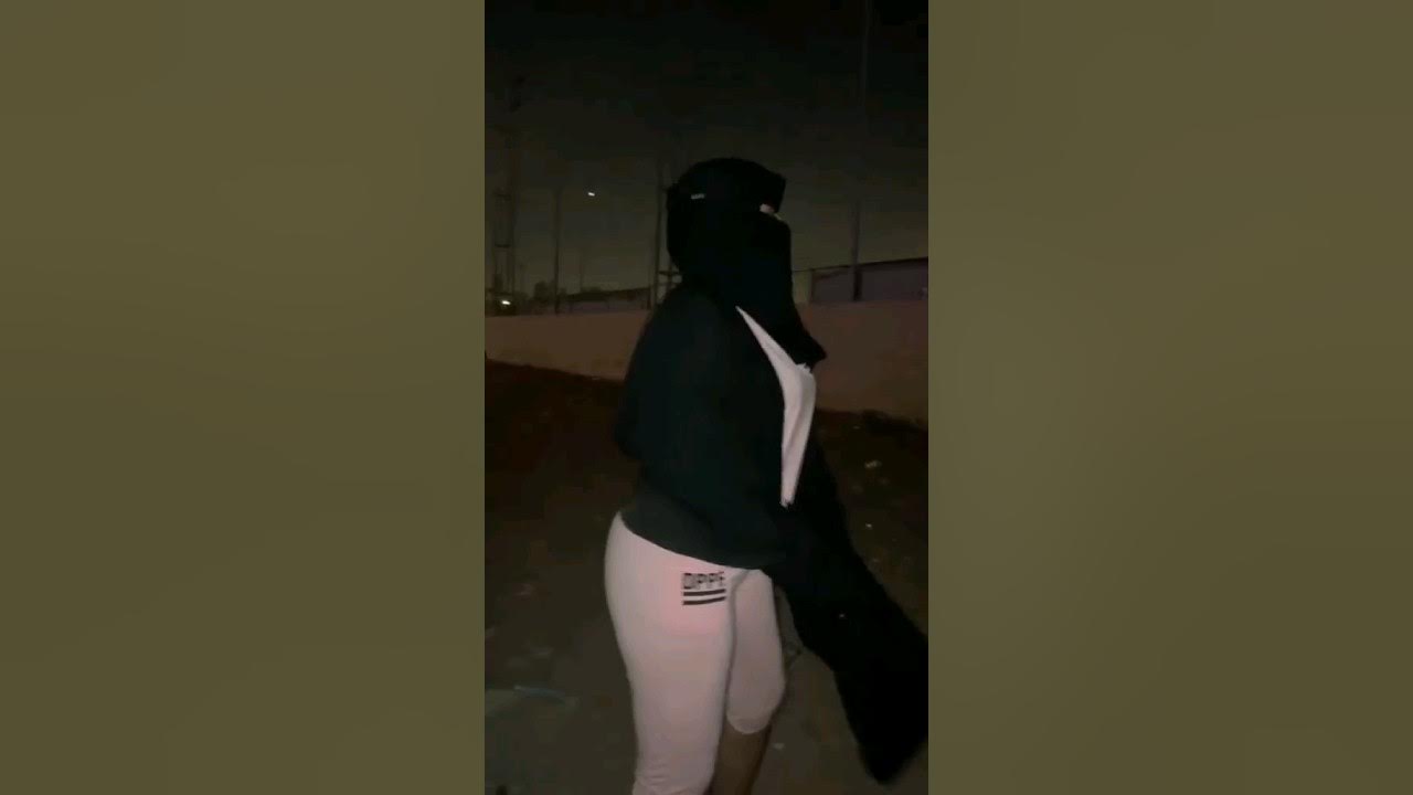 بنت سعوديه🇸🇦 تغير ملبسها في الشارع ٱخر اليل😳🔥ممحونه الرياض Youtube