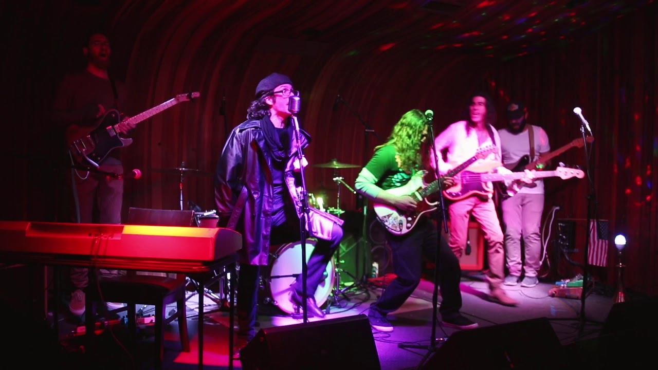 Andrew Accardi & Robbers- Handsome - YouTube