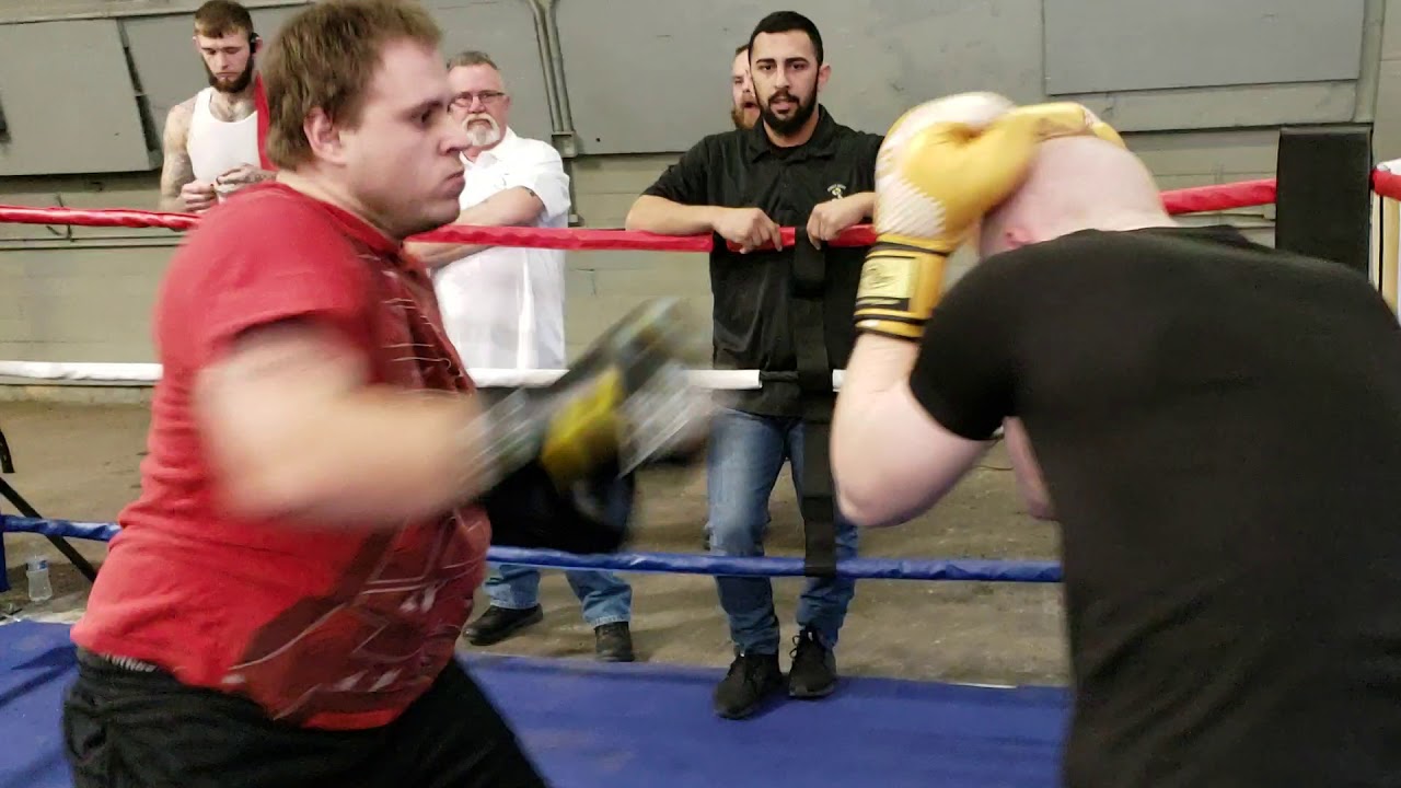 STREETBEEFS ROBIN HOOD VS THA WRAITH BOXING - YouTube