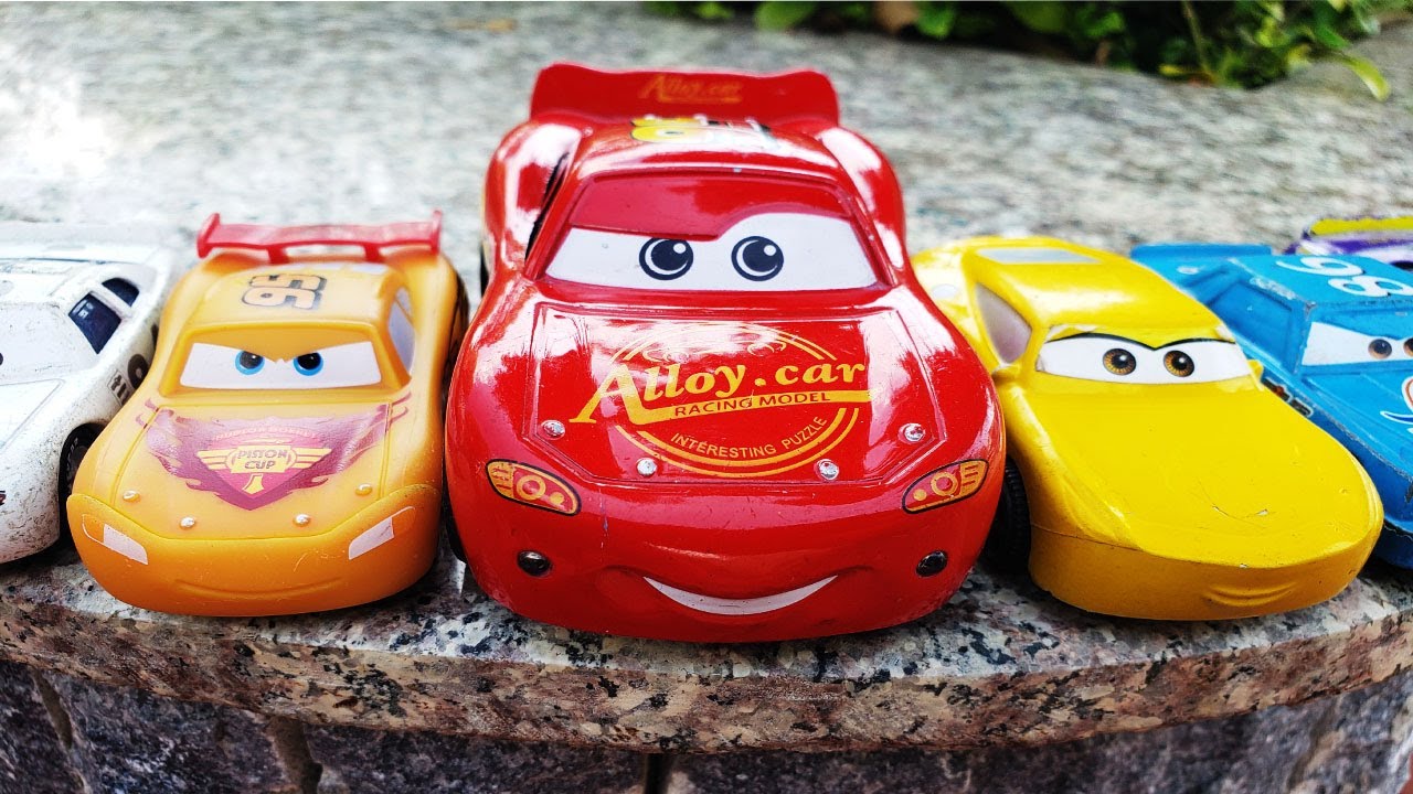 Disney Pixar Cars falling into deep pool, Lightning McQueen, Tow Mater ...