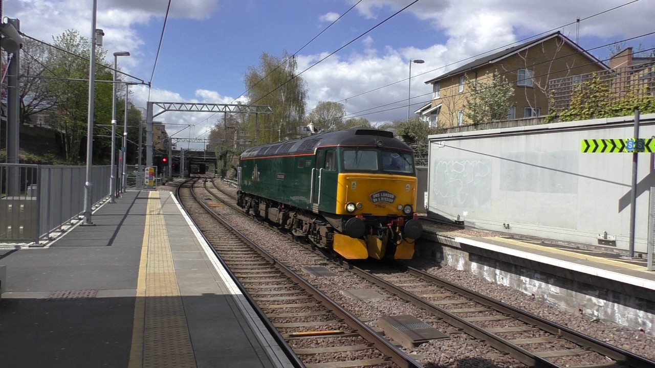 (HD) RARE - Damaged GWR Class 57, 57605 passes Highbury & Islington ...