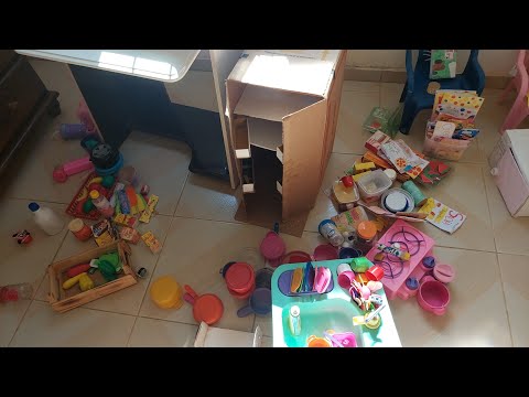 Faxina depois da mudança  na cozinha de brinquedo !!!