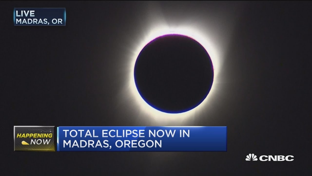 Solar eclipse reaches totality in Oregon in 2017 - YouTube
