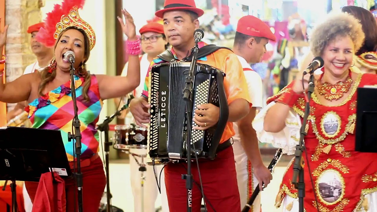 Xinelo Rasgado e o Bloco O Bonde - YouTube