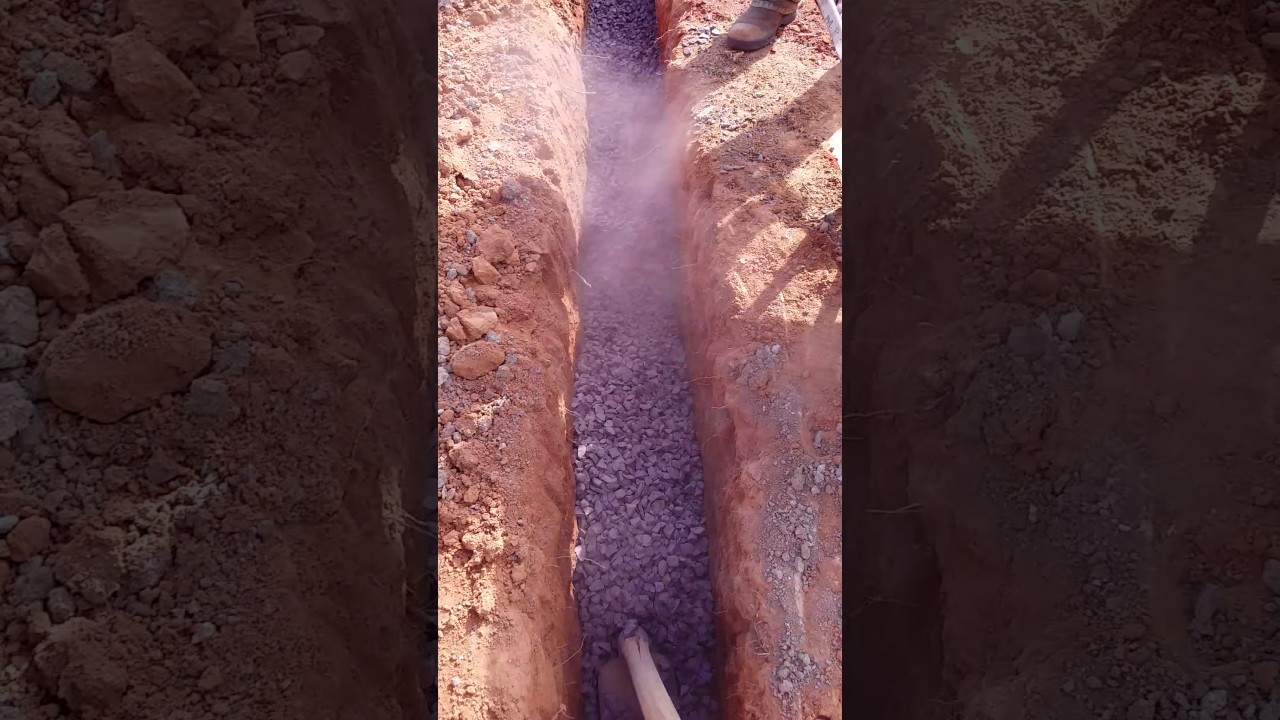 Dreno de terrenos minado por lençóis de águas - YouTube