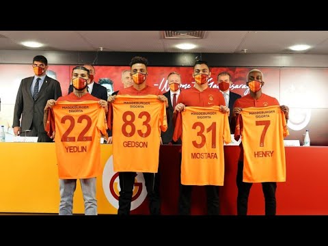 Galatasaray Yeni Transferlerine İmza Töreni Düzenledi