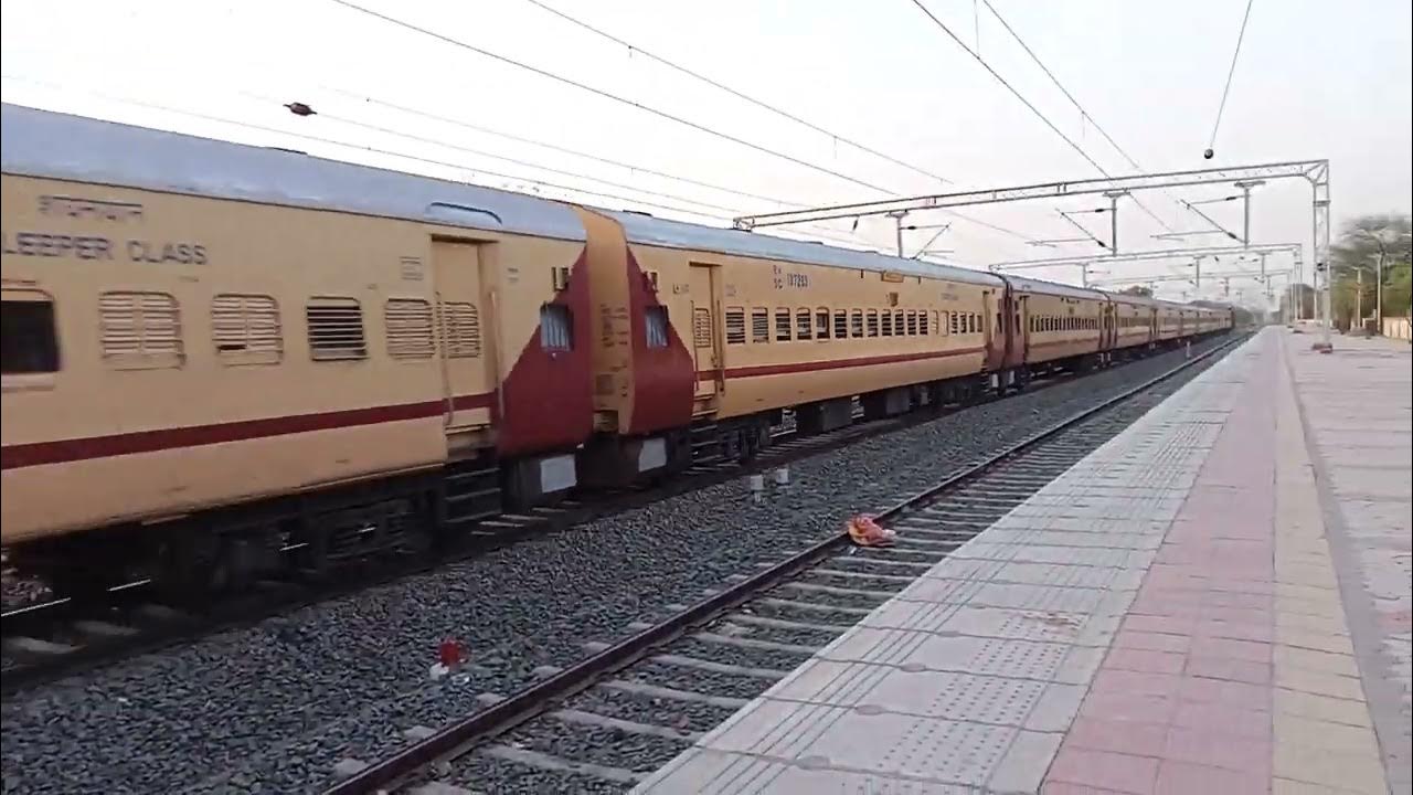 Secunderabad to Hisar (SF) express WDP4 engine fast train running - YouTube