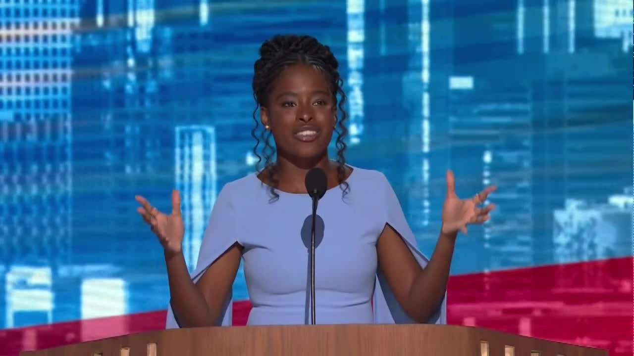 Amanda Gorman's stirring poetry performance - YouTube