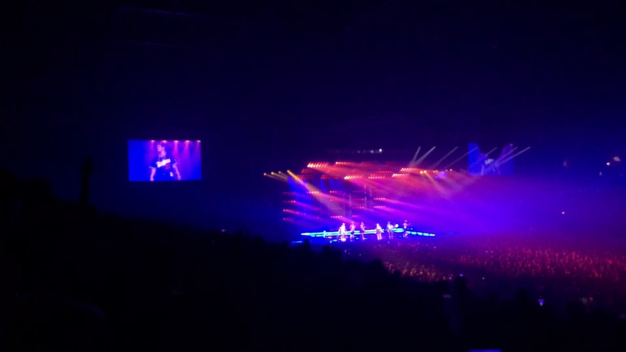 Bruno Mars 24K Magic World Tour 2018 - Runaway Baby (Hong Kong) - YouTube