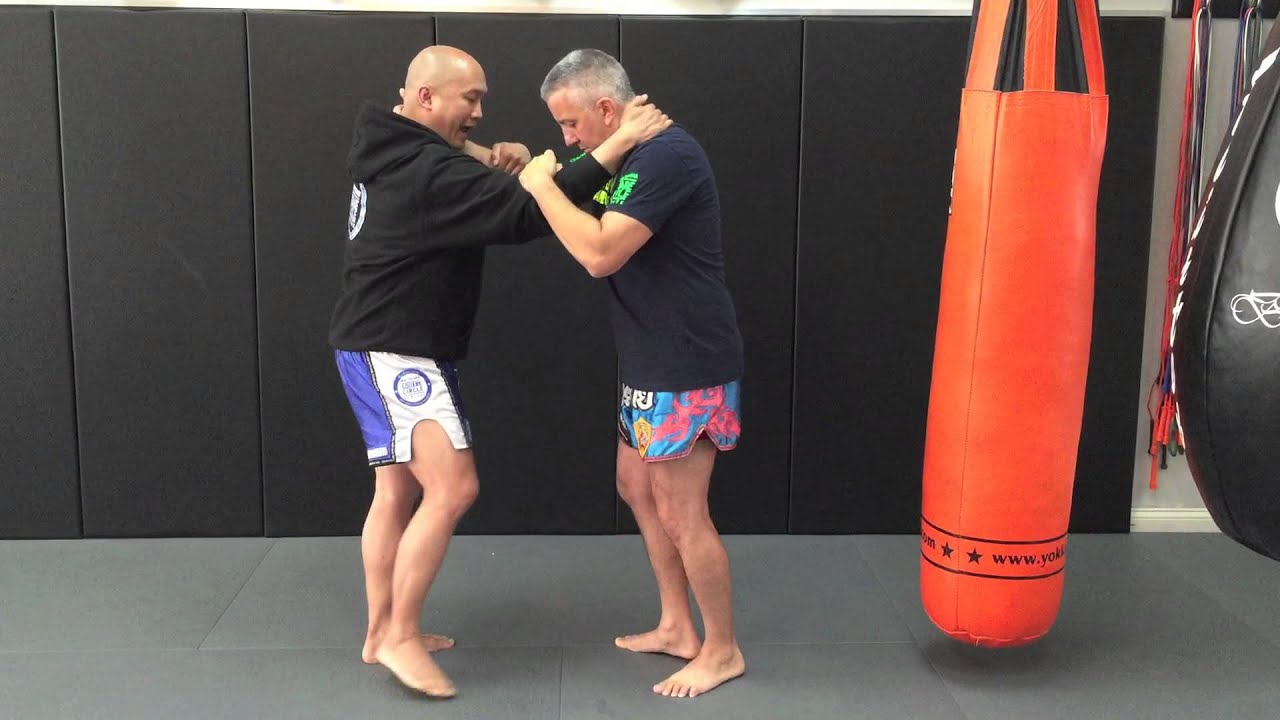 How to Pummel in Muay Thai Clinch - YouTube