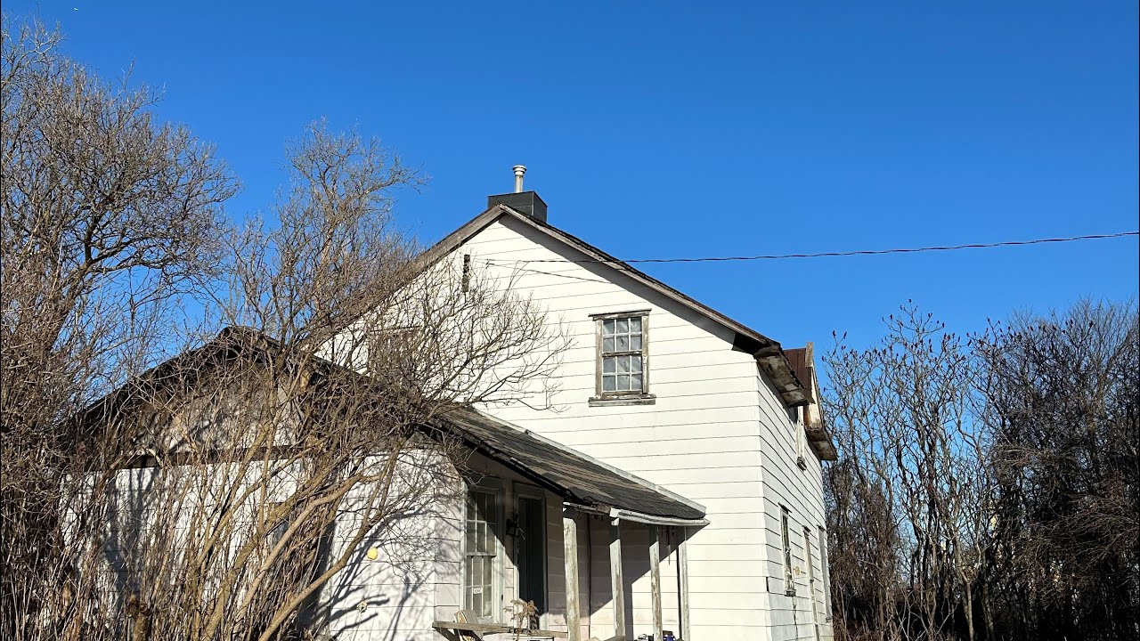 Exploring an Abandoned Farmhouse - YouTube