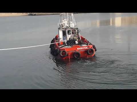 Small tugs pulling a big barge - YouTube
