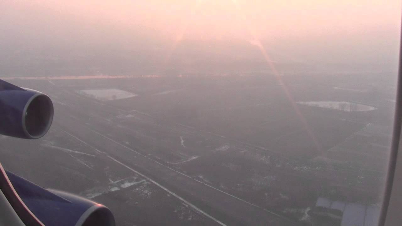 UA889 landing at PEK - YouTube